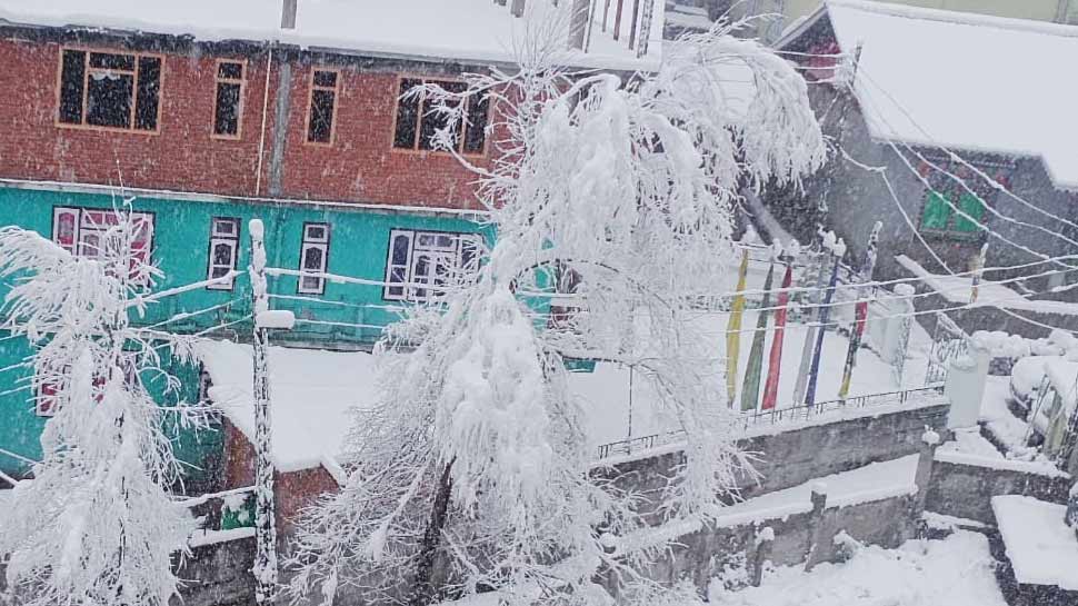 Heavy snowfall in Kashmir, see pics... News in Malayalam: മഞ്ഞില് ...