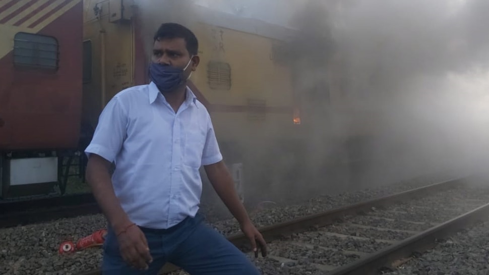 Malabar Express train Catches fire | Malabar Express ൽ തീപിടുത്തം ; പുക ...