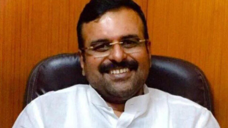 former congress leader kp anilkumar is among the seven patrons of cpm kozhikode district meeting ...