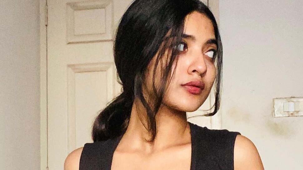 Nandhana Varma looking bold in new glamourous photoshoot |Nandhana ...