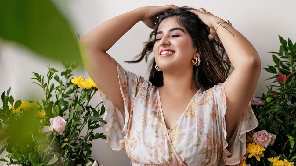 Tv host Aparna Thomas Latest Photo Shoots Stunning Looks | സുന്ദരിയായി ...