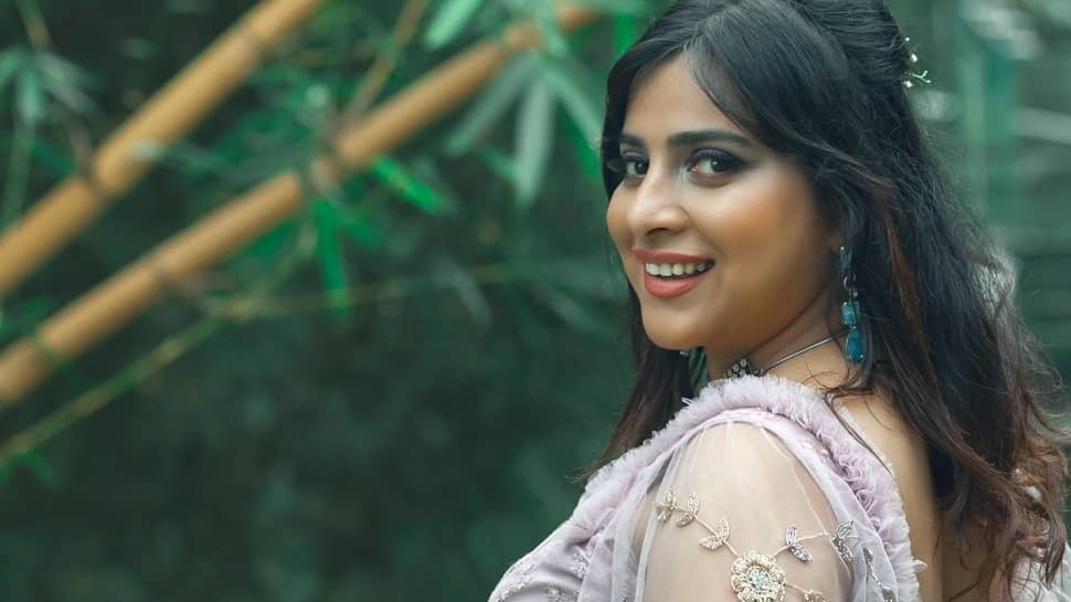 Watch actress anna reshma rajan latest photoshoot images getting ...
