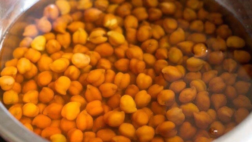 Know the amazing Health benefits of soaked gram water, Consume soaked ...