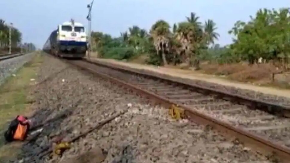 Andhra Pradesh Srikakulam train accident Five died while standing at ...