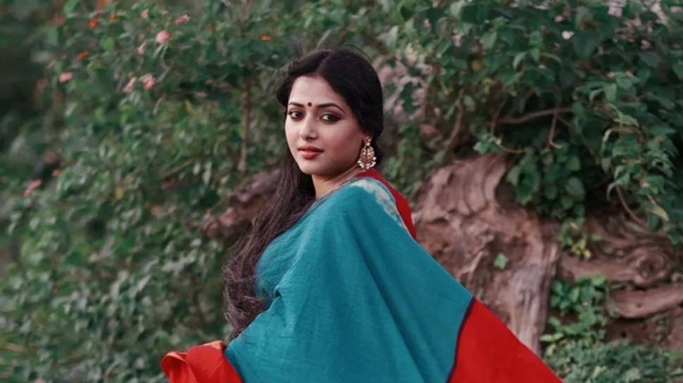 Anu Sithara looking beautiful in saree for new photoshoot | Anu Sithara ...