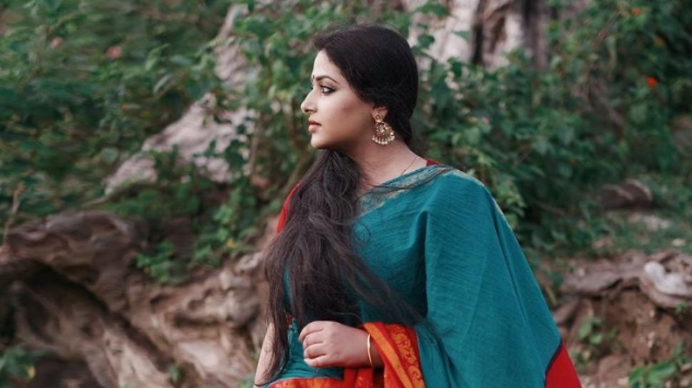 actress anu sithara in new saree look goes viral | ഇതാണ് ആ യഥാർത്ഥ മെറി ...