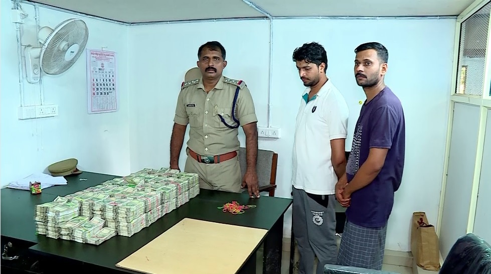 Hawala money seized from Malappuram Valanchery; Two held with 15 ...