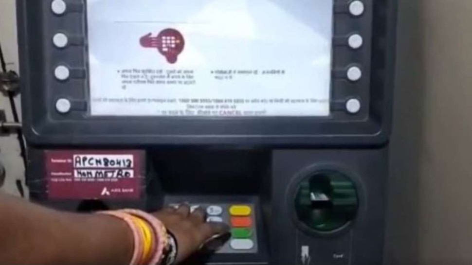 Viral Video ATM counter dispensing Rs 2500 instead of 500 people rush ...