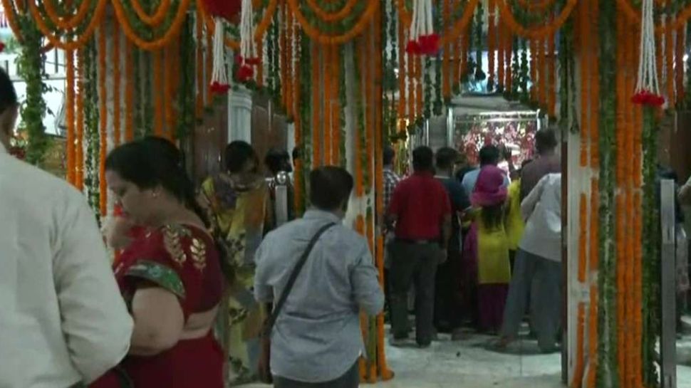 Sawan 4th Somvar 2022 Devotees offer prayers at Mandirs across India on the last Monday of Sawan ...