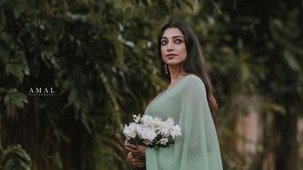 Rithu Manthra new photos with the beauty of monsoon gains attention in ...