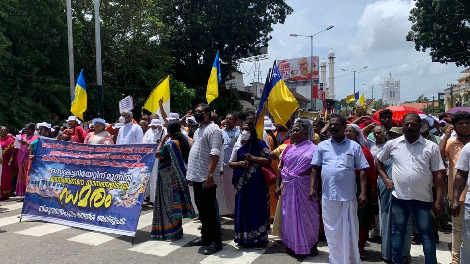 Protest against vizhinjam port Fishermens strike continues ...
