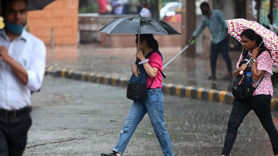 Heavy rain continues in kerala collector announces holiday for ...
