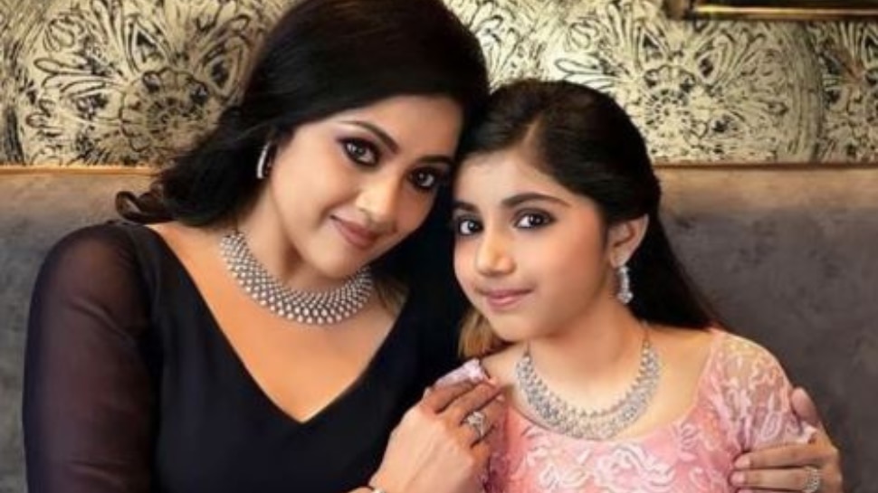 Actress Meena and daughter latest photos goes viral on social media ...