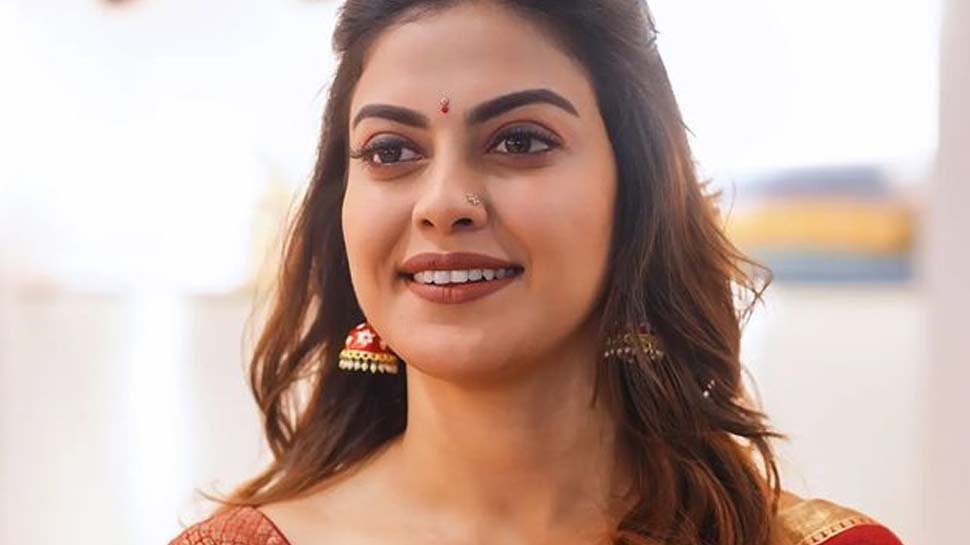 Anusree looking so beautiful in red shade saree pictures went viral in ...