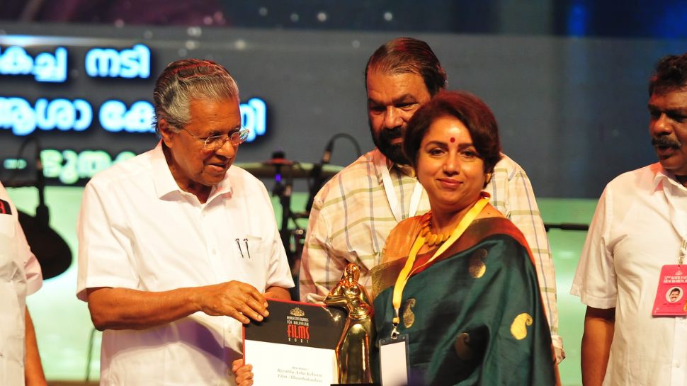 Actress Revathi's Emotional Words During Kerala State Film Awards ...