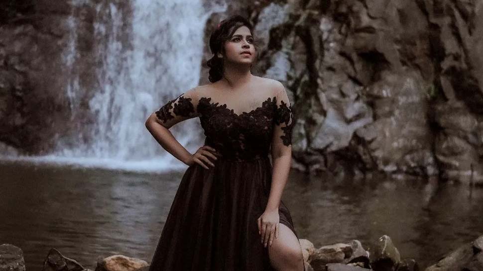 SAdhika Venugopal looking galmorous in new photoshoot photos went viral ...