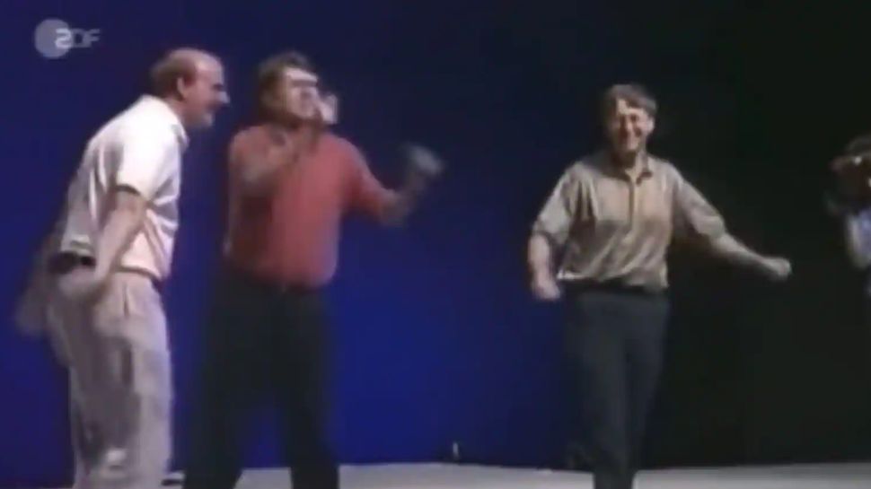 Viral Video Bill Gates Dancing At Microsoft Windows Launch Party ...
