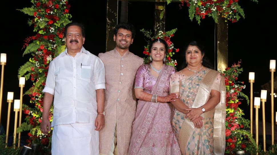 Ramesh Chennithalas younger son ramits engagement photos | രമേശ് ചെന്നിത്തലയുടെ ഇളയ മകന്റെ ...