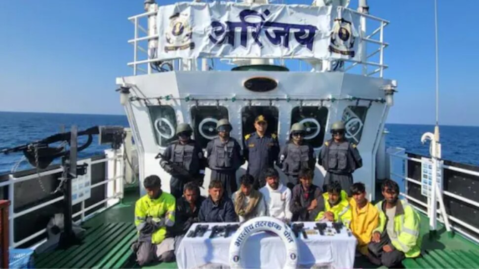 Pak boat seized in gujarat 300 crore worth drugs and arms also seized ...