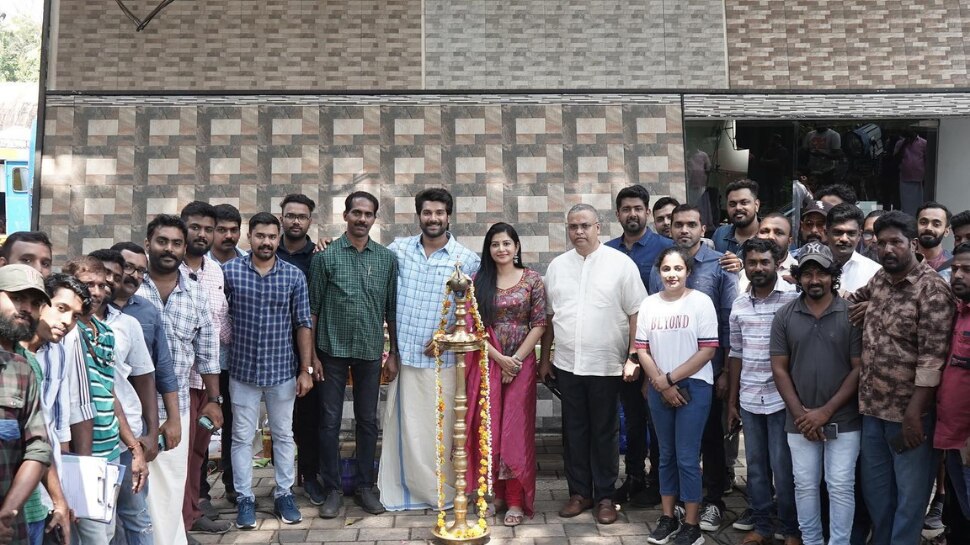 Secret Home movie starring sshivada chandunath anu mohan shooting ...