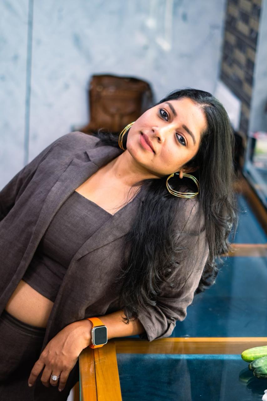 Actress Anumol in New Outfit Cute Look | കോട്ടിട്ട ലുക്കിൽ അനുമോളുടെ ...