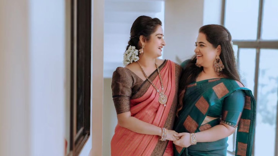 Santhwanam serial fame actress gopika anil and sister keerthana anil ...