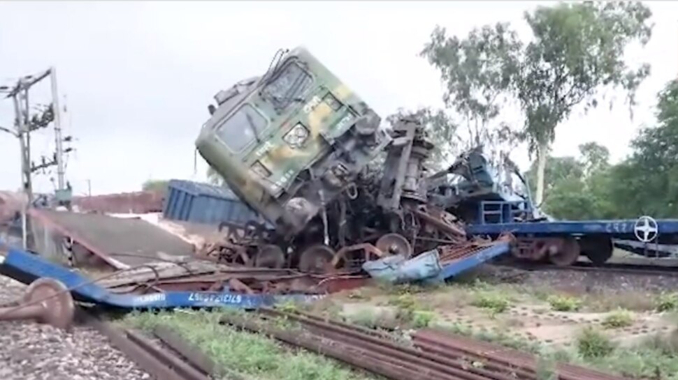 12 bogies derailed after freight train collision in Bengal|ബംഗാളില് ...