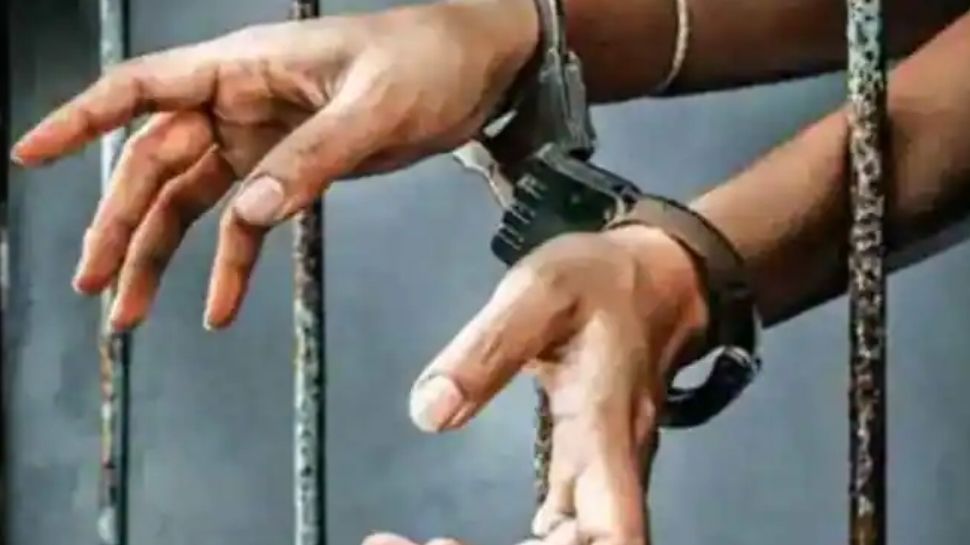 Woman arrested for stealing gold chain from Palakkad Jewellery l Crime ...