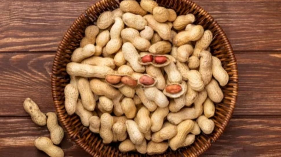 Peanuts Help In Fighting Heart Disease Health Benefits Of Peanuts ...