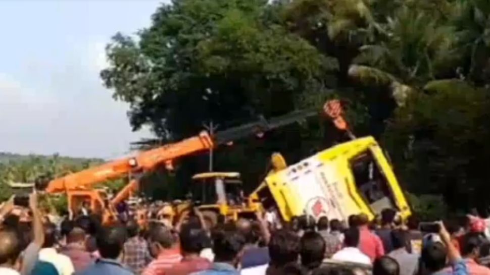 tourist bus overturns in palakkad two persons were killed many people ...