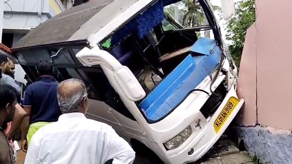 Mini bus carrying students overturned in Vizhinjam major disaster was ...