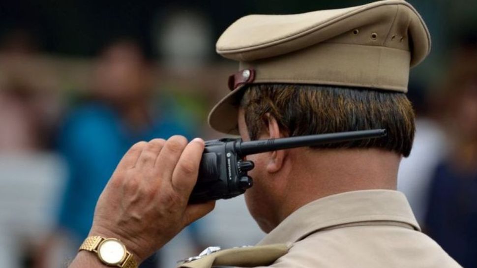 Lawyer arrested for threw the circle inspector's wireless set | പോലീസ് ...