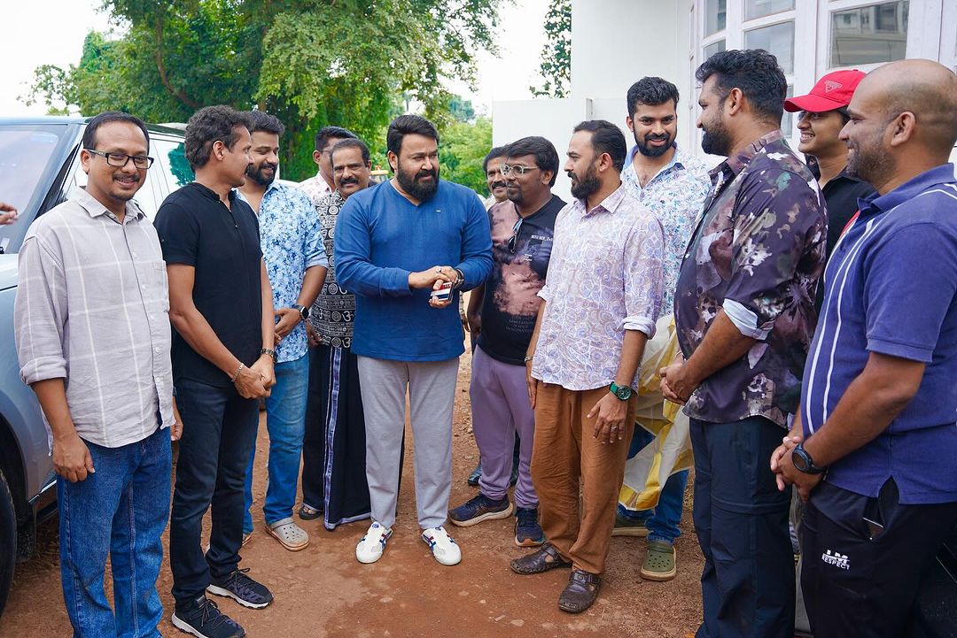 Actor Mohanlal visited in jayasurya's Kathanar movie shooting set see ...
