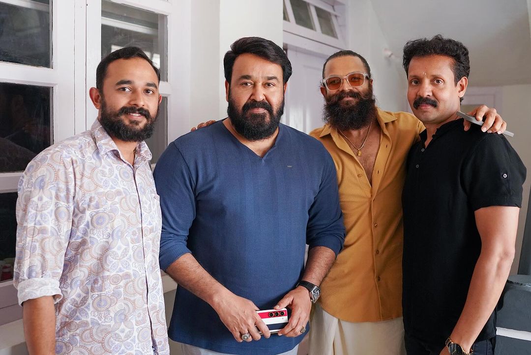 Actor Mohanlal visited in jayasurya's Kathanar movie shooting set see ...