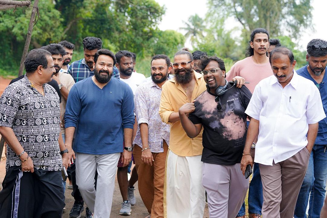 Actor Mohanlal visited in jayasurya's Kathanar movie shooting set see ...