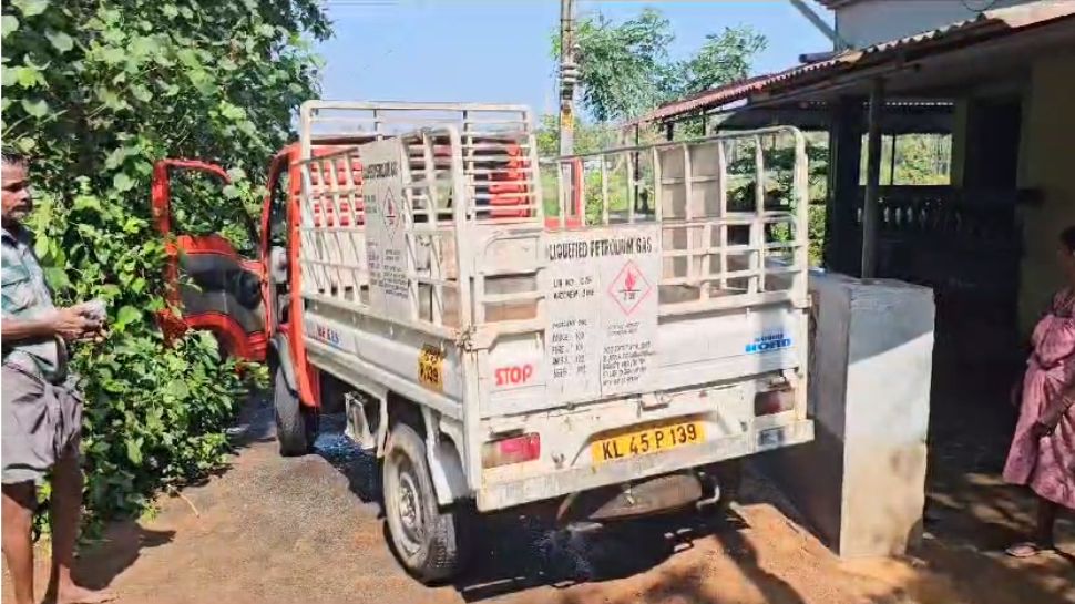 lorry carrying cooking gas cylinders caught on fire big on thrissur ...
