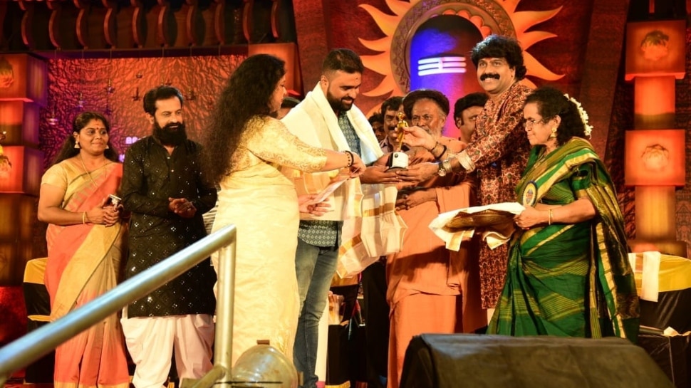 Zee malayalam news reporter abhijith jayan received the raja ravi varma award | രാജാരവിവർമ്മ ...