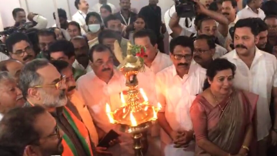 Padmini Thomas and Thampanoor Satheesh left congress and joined bjp ...