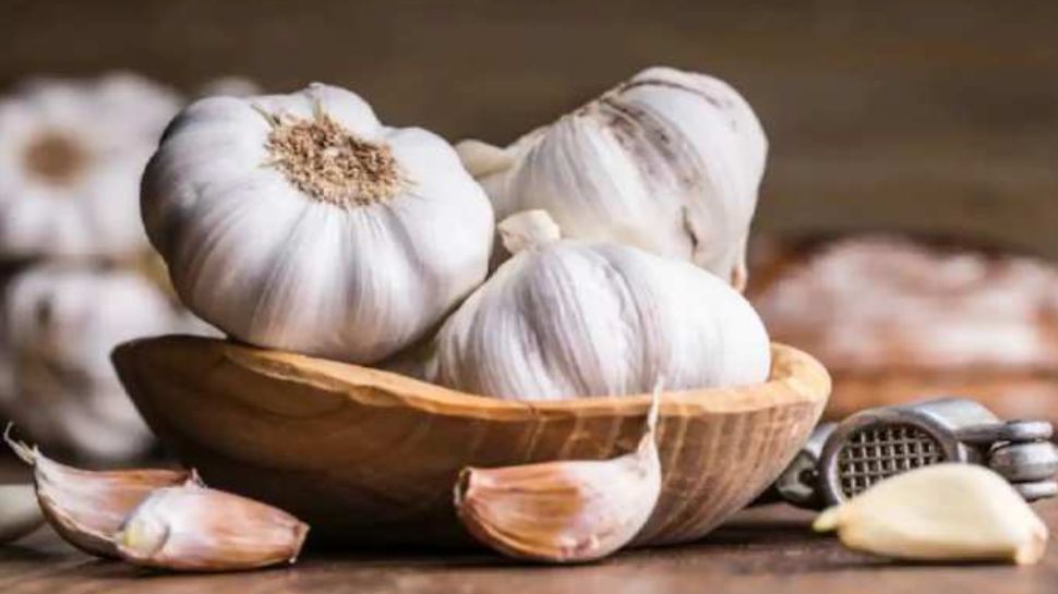 Know The Benefits Of Eating One Garlic Clove Every Night | Garlic ...