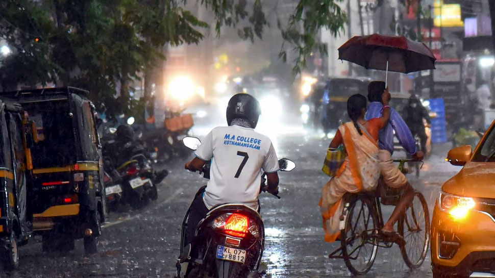 IMD predicts red alert for 2 districts in kerala today holiday delcared ...