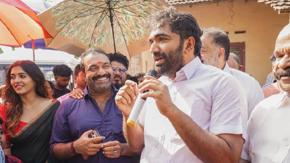 Chandy Oommen tells Kottayam Nazeer to continue doing mimicry on his ...