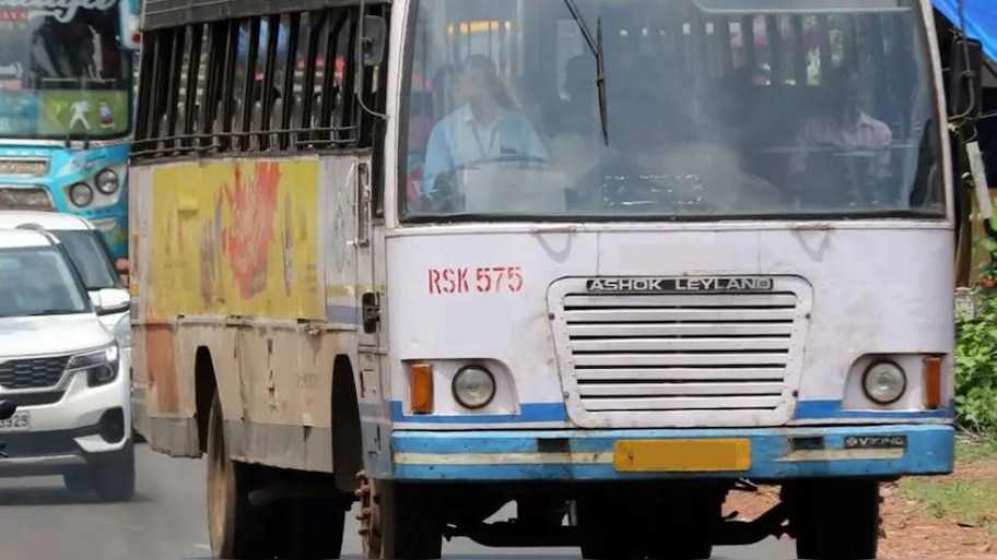 KSRTC bus catches fire while running in Thiruvananthapuram- Fire force ...