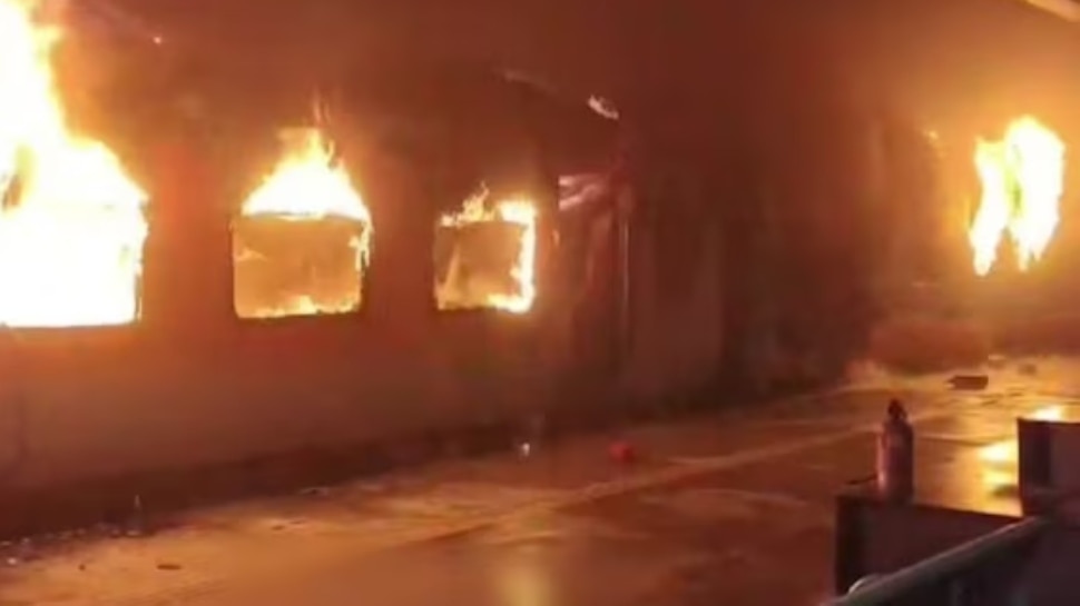 Tata Ernakulam Express Fire Break Out Andhra Pradesh Train Tragedy Near ...